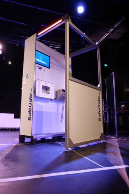SafeGate: Zugangsschleuse mit klugen Extras | Production Partner