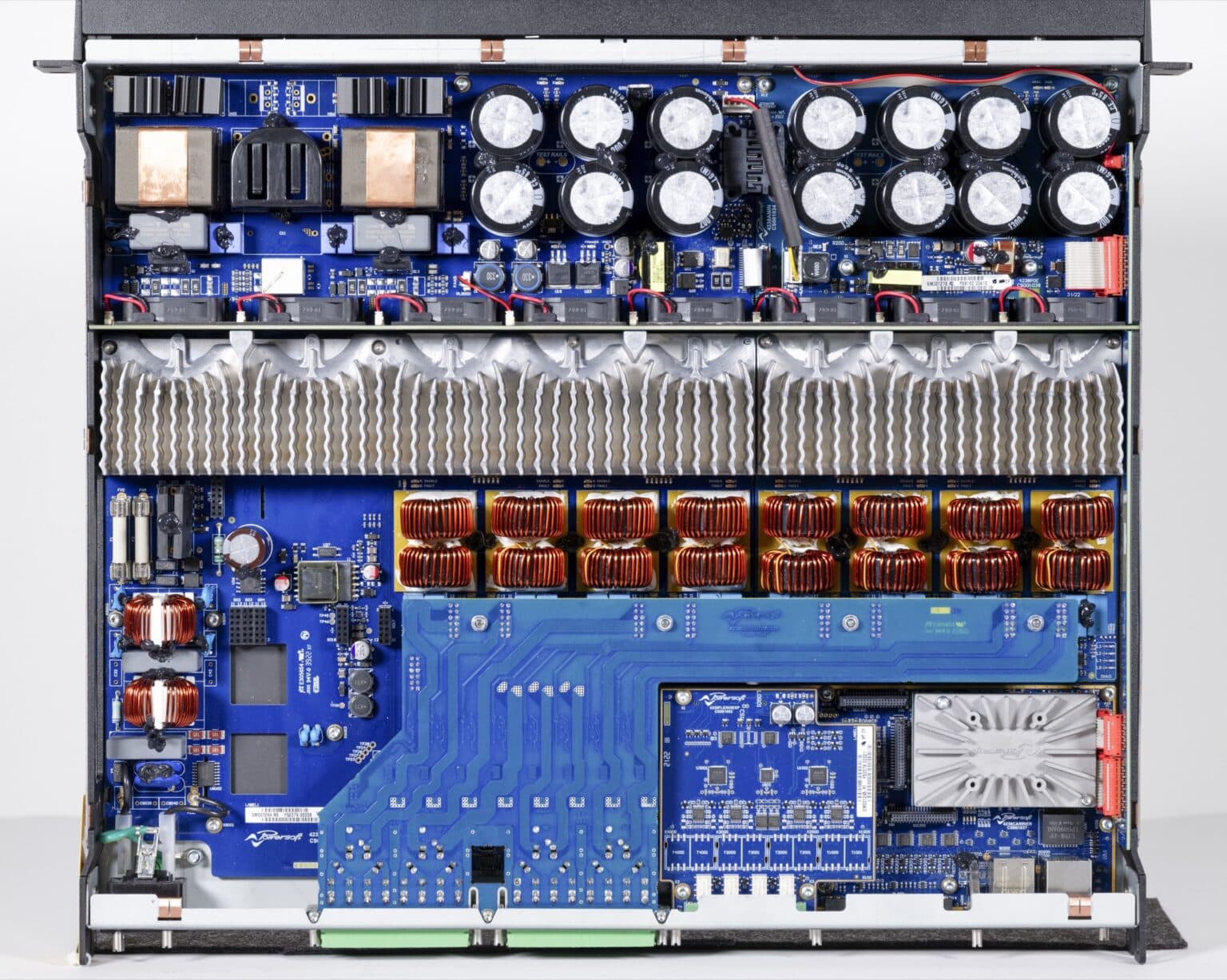 Powersoft Unica 8K8 mit 8-kanaliger-Endstufe im Test | Production Partner